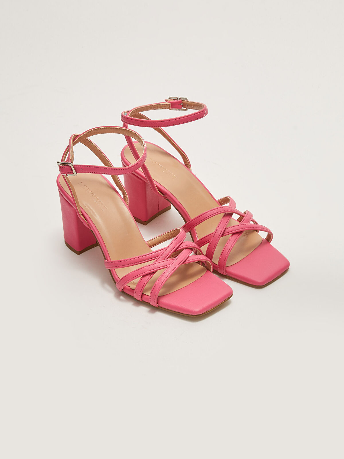 Deri Görünümlü Çapraz Bantlı Kadın Topuklu Ayakkabı