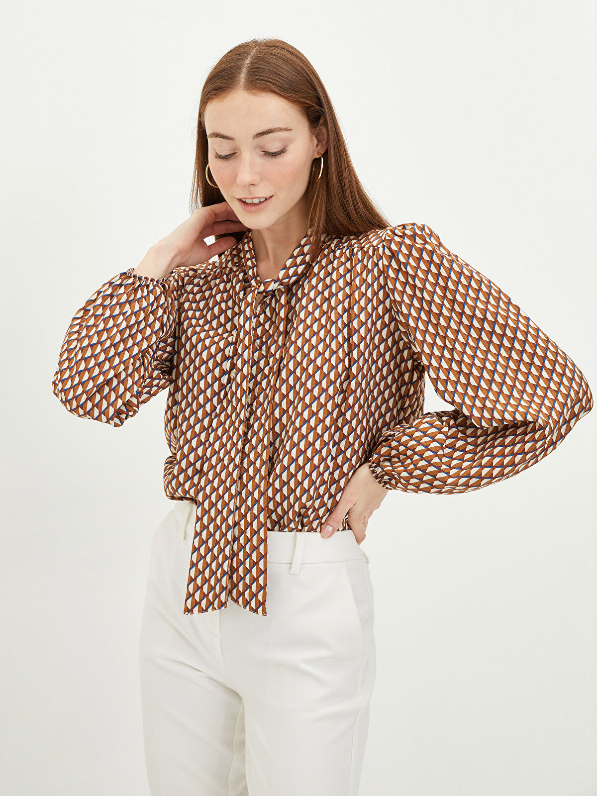 LCW CLASSIC Yakası Bağlama Detaylı Desenli Poplin Kadın Bluz