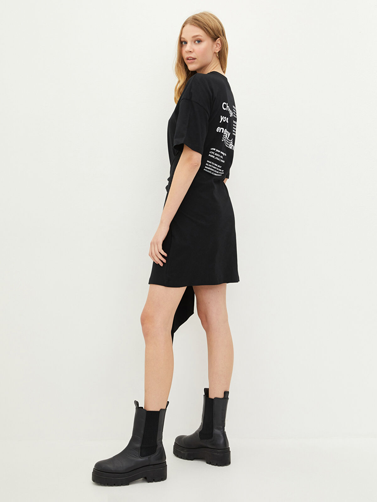 LCW CASUAL Bisiklet Yaka Slogan Baskılı Kısa Kollu Pamuklu Kadın Elbise