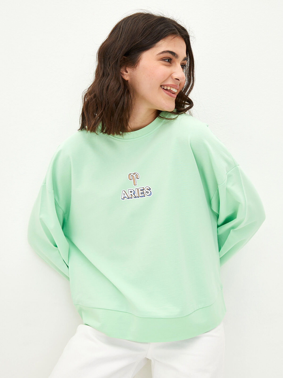 LCW CASUAL Bisiklet Yaka Slogan Baskılı Uzun Kollu Kadın Sweatshirt