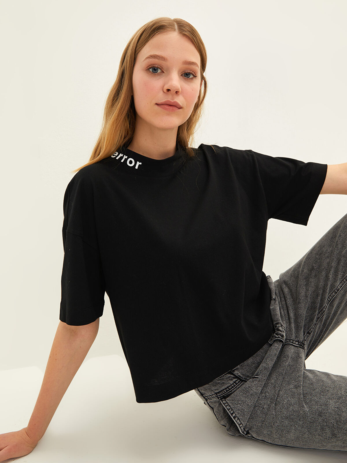 LCW CASUAL Yarım Balıkçı Yaka Slogan Baskılı Kısa Kollu Pamuklu Kadın Tişört LCW CASUAL Yarım Balıkçı Yaka Slogan Baskılı Kısa Kollu Pamuklu Kadın Tişört