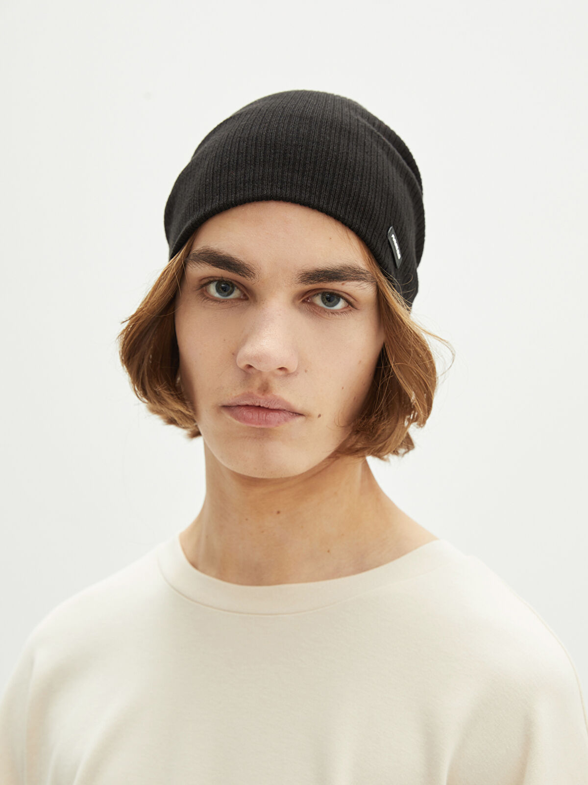 Etiket Detaylı Erkek Triko Bere