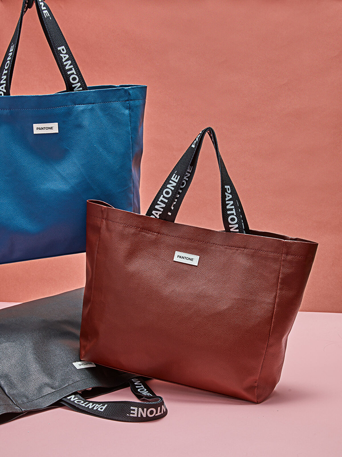 PANTONE X XSIDE Omuz Askılı Kadın Kare Çanta PANTONE X XSIDE Omuz Askılı Kadın Kare Çanta