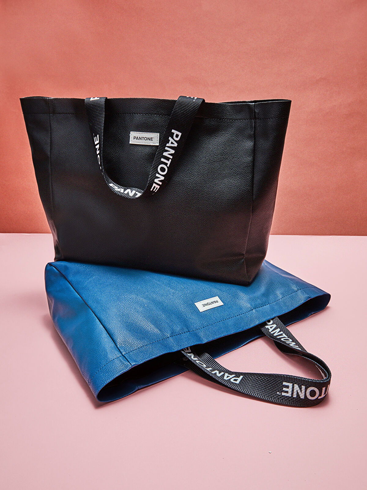 PANTONE X XSIDE Omuz Askılı Kadın Kare Çanta PANTONE X XSIDE Omuz Askılı Kadın Kare Çanta