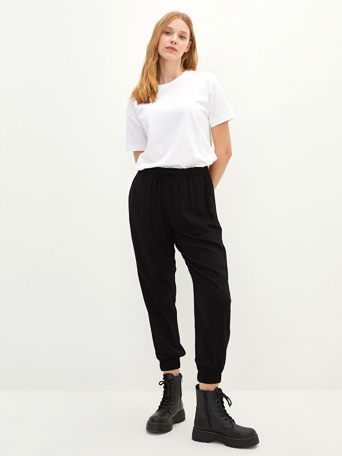 LCW CASUAL Beli Lastikli Standart Fit Viskon Kadın Jogger Pantolon LCW CASUAL Beli Lastikli Standart Fit Viskon Kadın Jogger Pantolon
