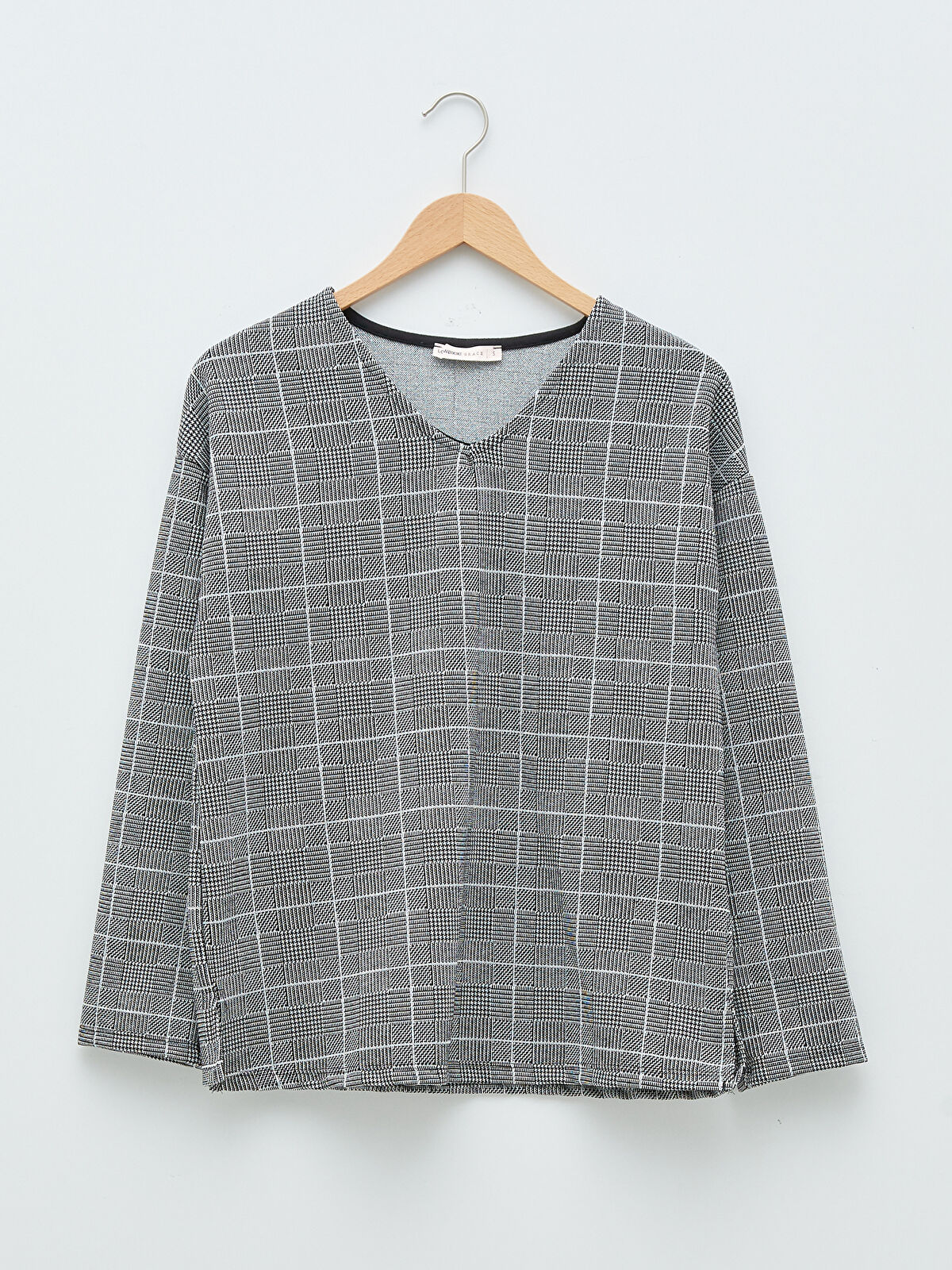 LCW GRACE V Yaka Ekose Uzun Kollu Kadın Tişört