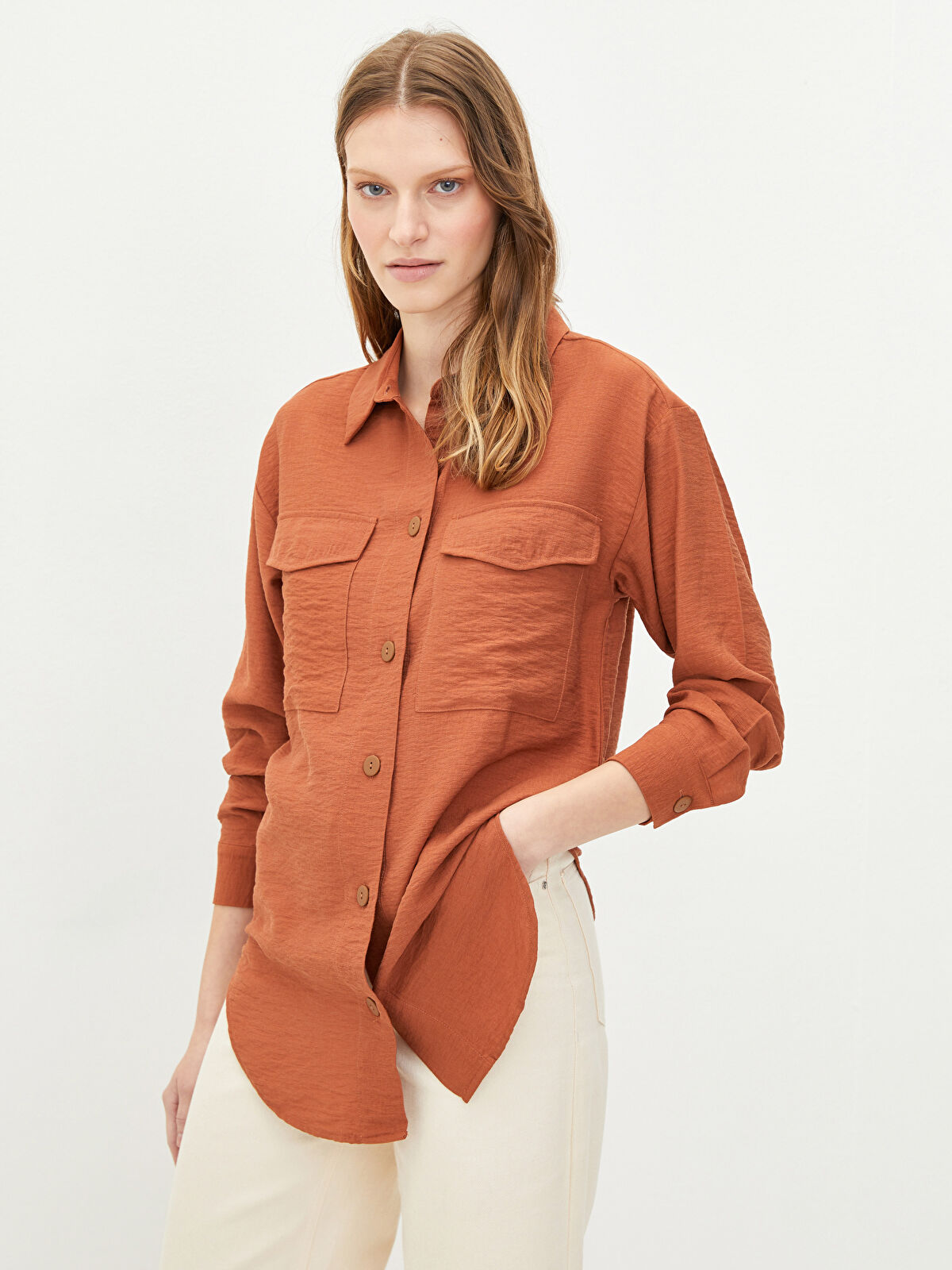 LCW CLASSIC Önden Düğme Kapamalı Uzun Kollu Düz Cep Detaylı Maroken Kumaş Kadın Gömlek