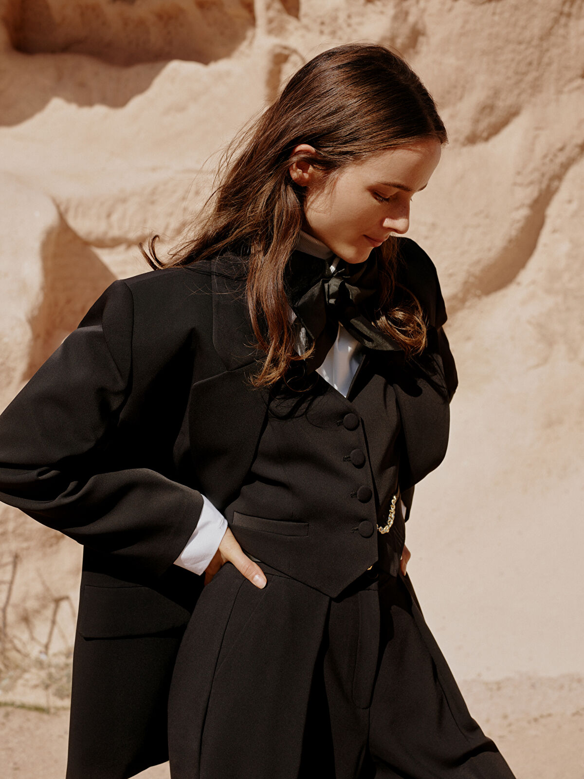 GAMZE SARAÇOĞLU X LCW VISION KADIN YELEK - V YAKA DÜZ ZİNCİR DETAYLI