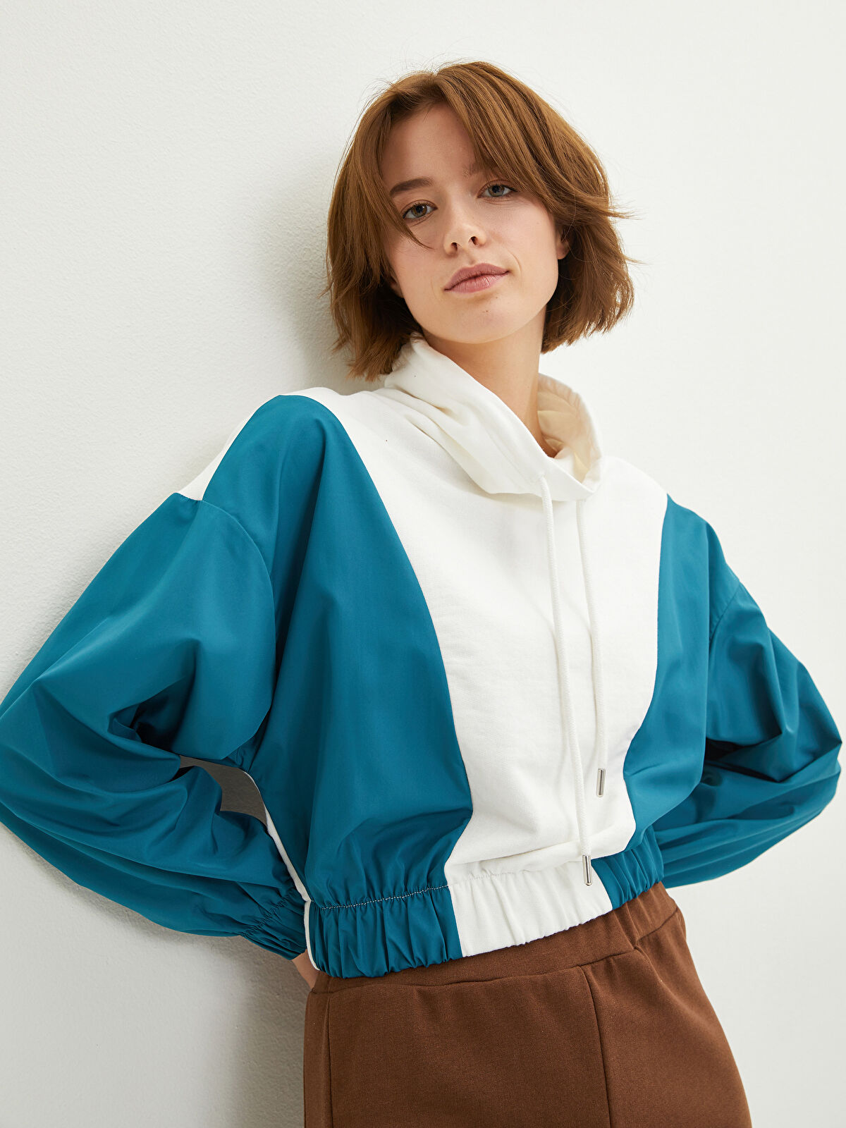 LCW LIMITED Keşiş Yaka Renk Bloklu Uzun Kollu Kadın Sweatshirt