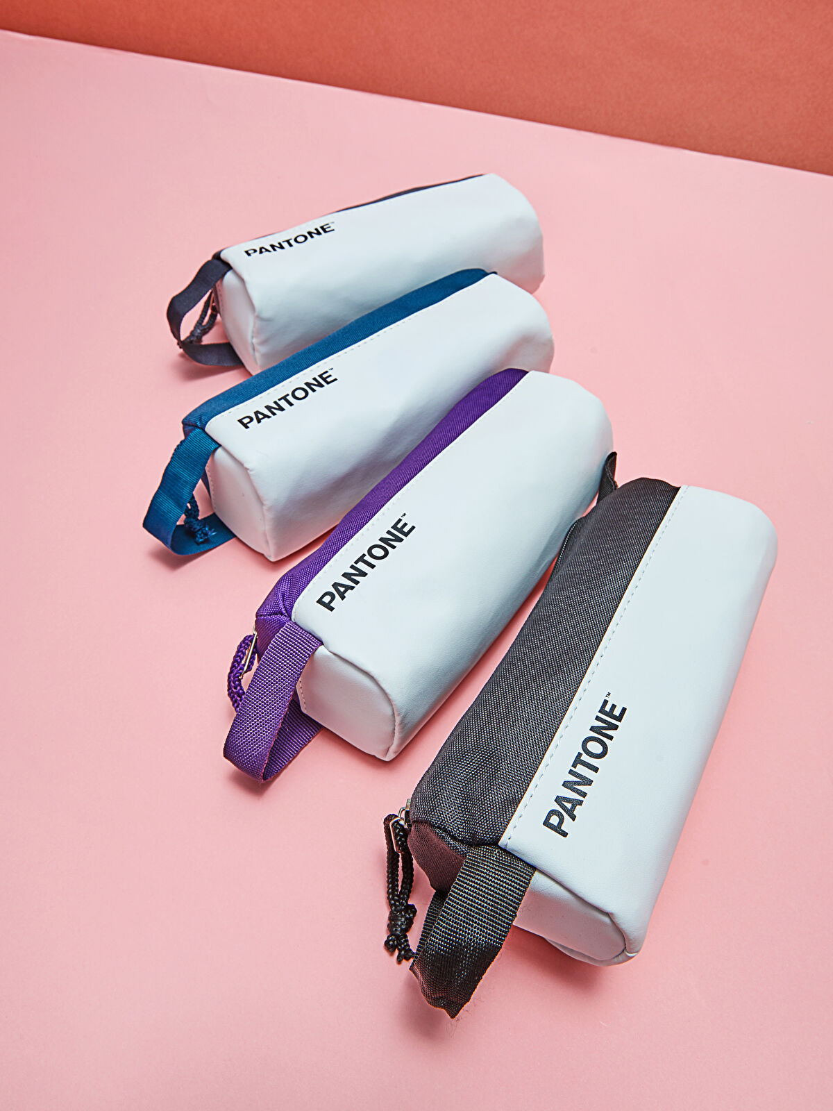 PANTONE X XSIDE Renk Bloklu Fermuarlı Unisex Kalemlik PANTONE X XSIDE Renk Bloklu Fermuarlı Unisex Kalemlik