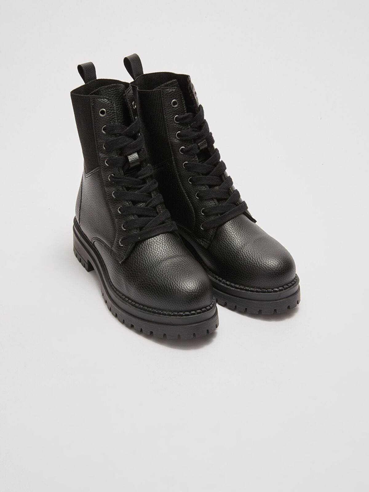 Deri Görünümlü Bağcıklı Kalın Taban Kadın Bot