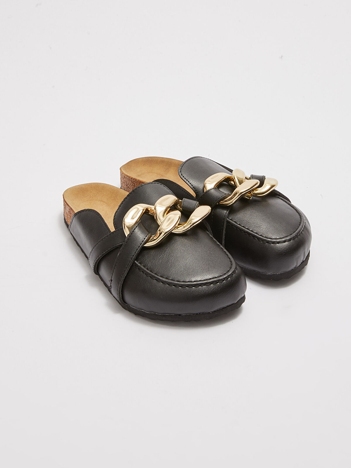 Deri Görünümlü Metal Aplikeli Kadın Ev Terliği