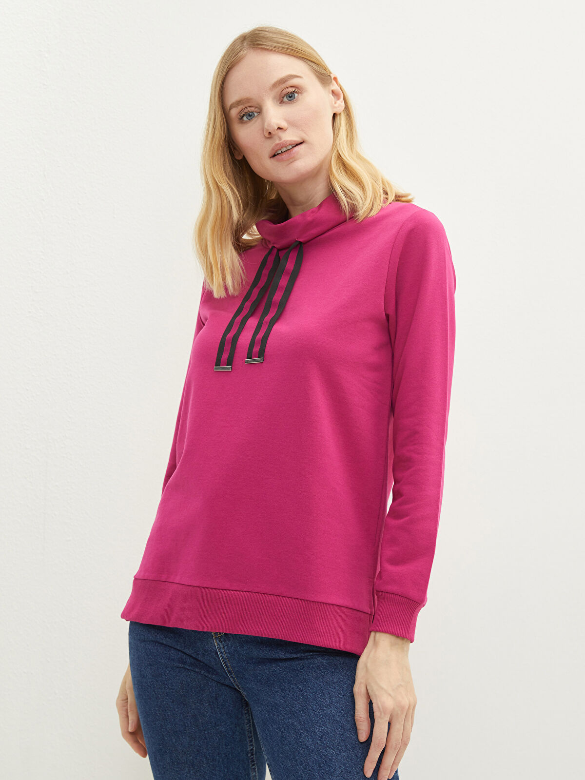 LCW CLASSIC Keşiş Yaka Düz Uzun Kollu Kadın Sweatshirt