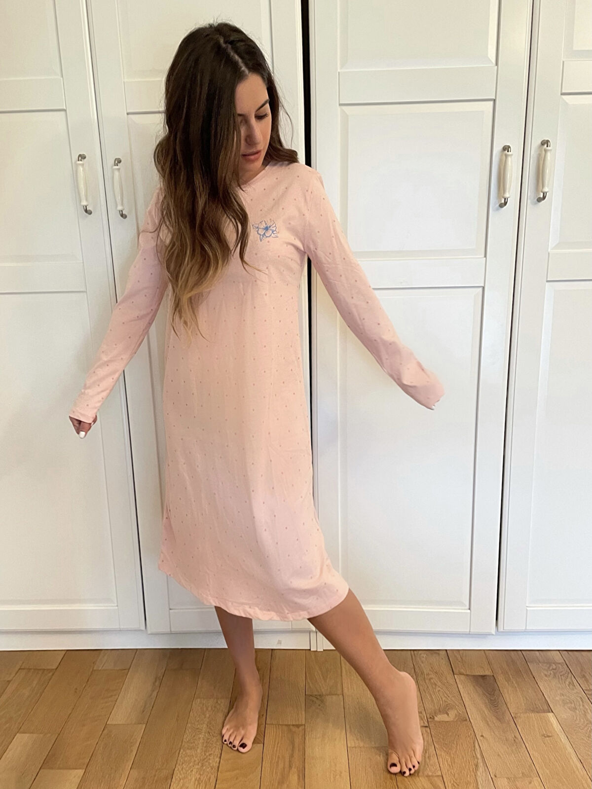 LCW DREAM Petite Bisiklet Yaka Puantiyeli Uzun Kollu Pamuklu Kadın Gecelik