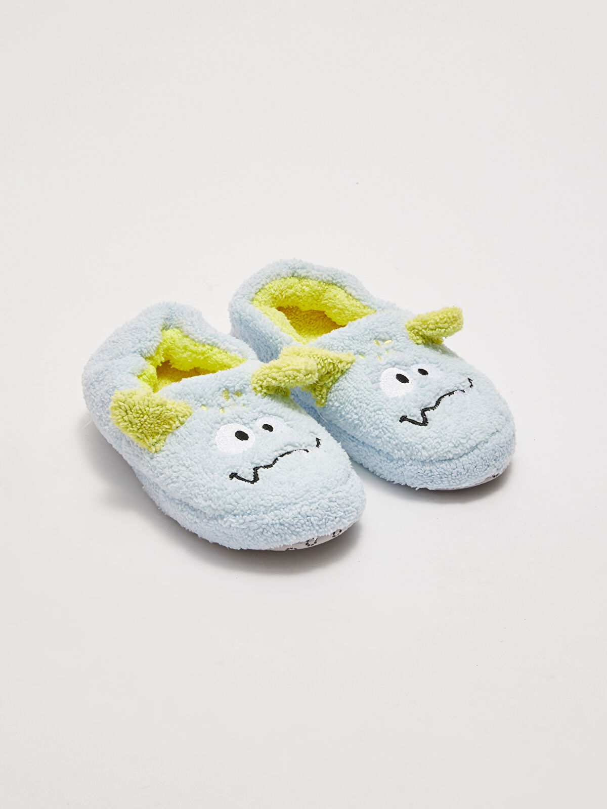 Nakış Detaylı Pelüş Erkek Çocuk Panduf