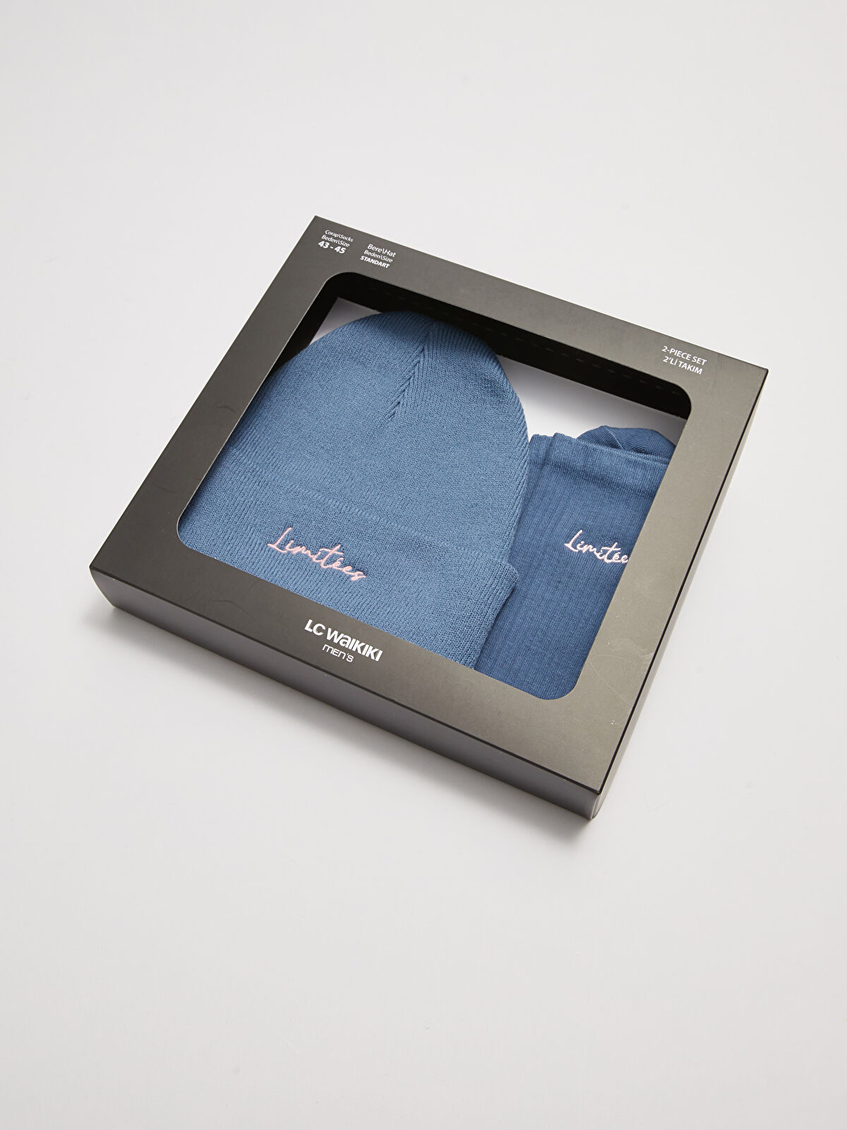 Yazı İşlemeli Triko Erkek Bere ve Çorap