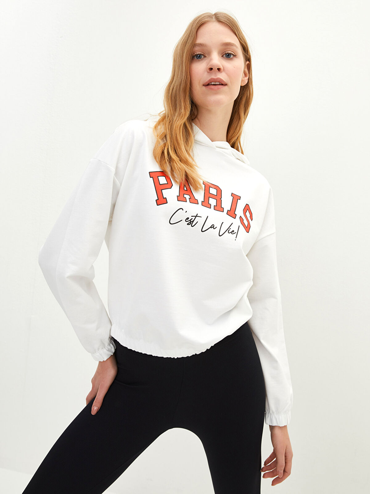 LCW CASUAL Kapüşonlu Slogan Baskılı Uzun Kollu Kadın Sweatshirt