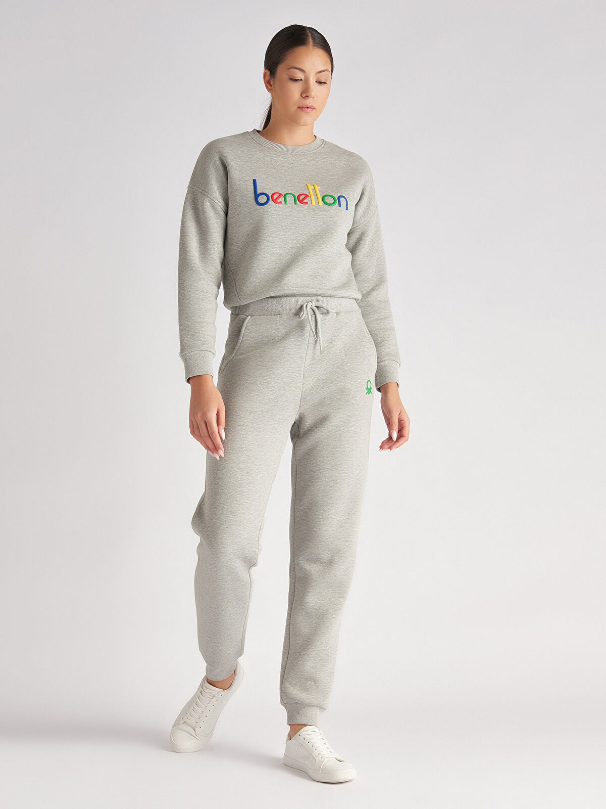Benetton Beli Lastikli Baskılı Cep Detaylı Pamuklu Kadın Jogger Eşofman Altı Benetton Beli Lastikli Baskılı Cep Detaylı Pamuklu Kadın Jogger Eşofman Altı
