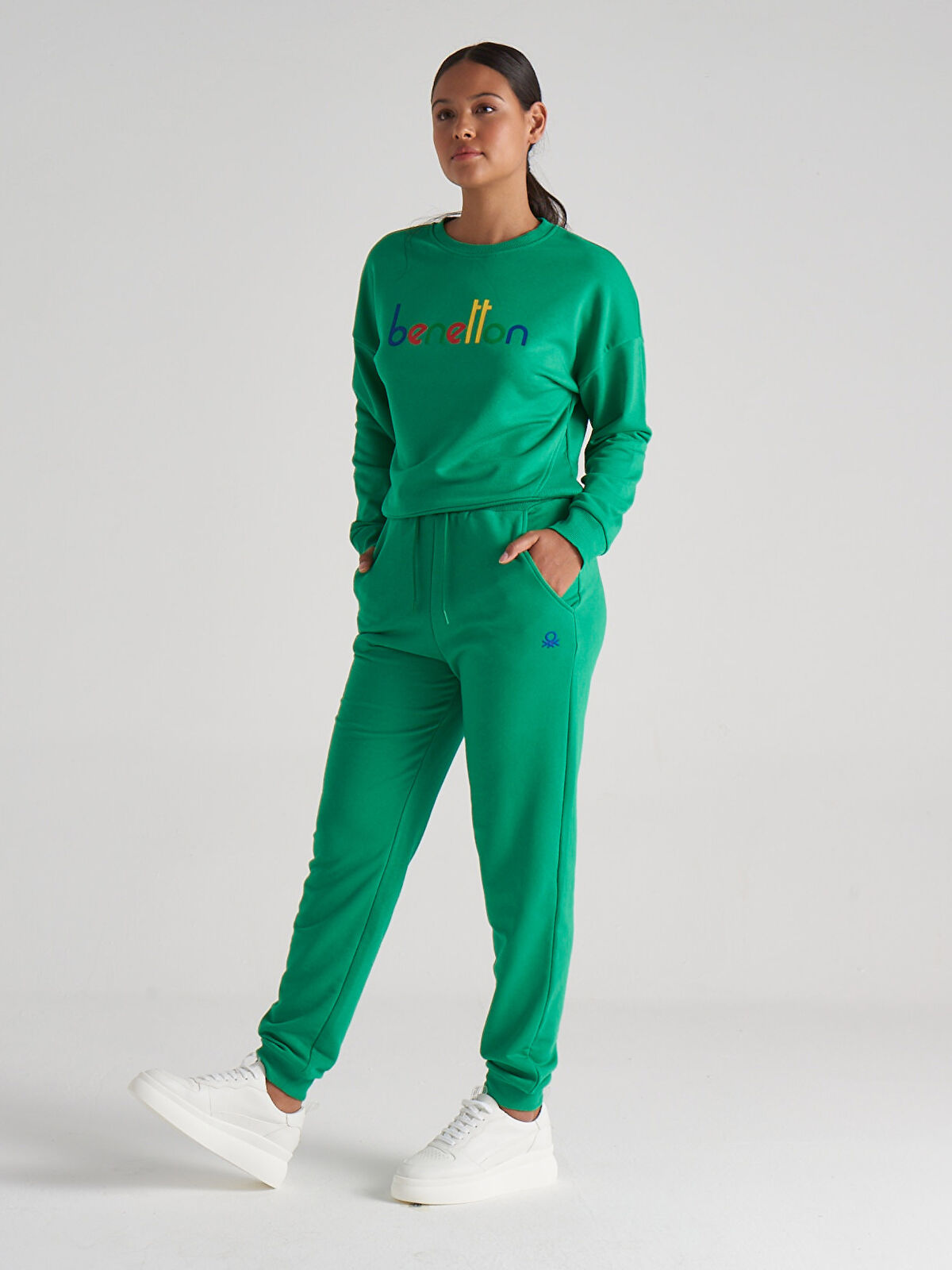 Benetton Beli Lastikli Baskılı Cep Detaylı Pamuklu Kadın Jogger Eşofman Altı Benetton Beli Lastikli Baskılı Cep Detaylı Pamuklu Kadın Jogger Eşofman Altı