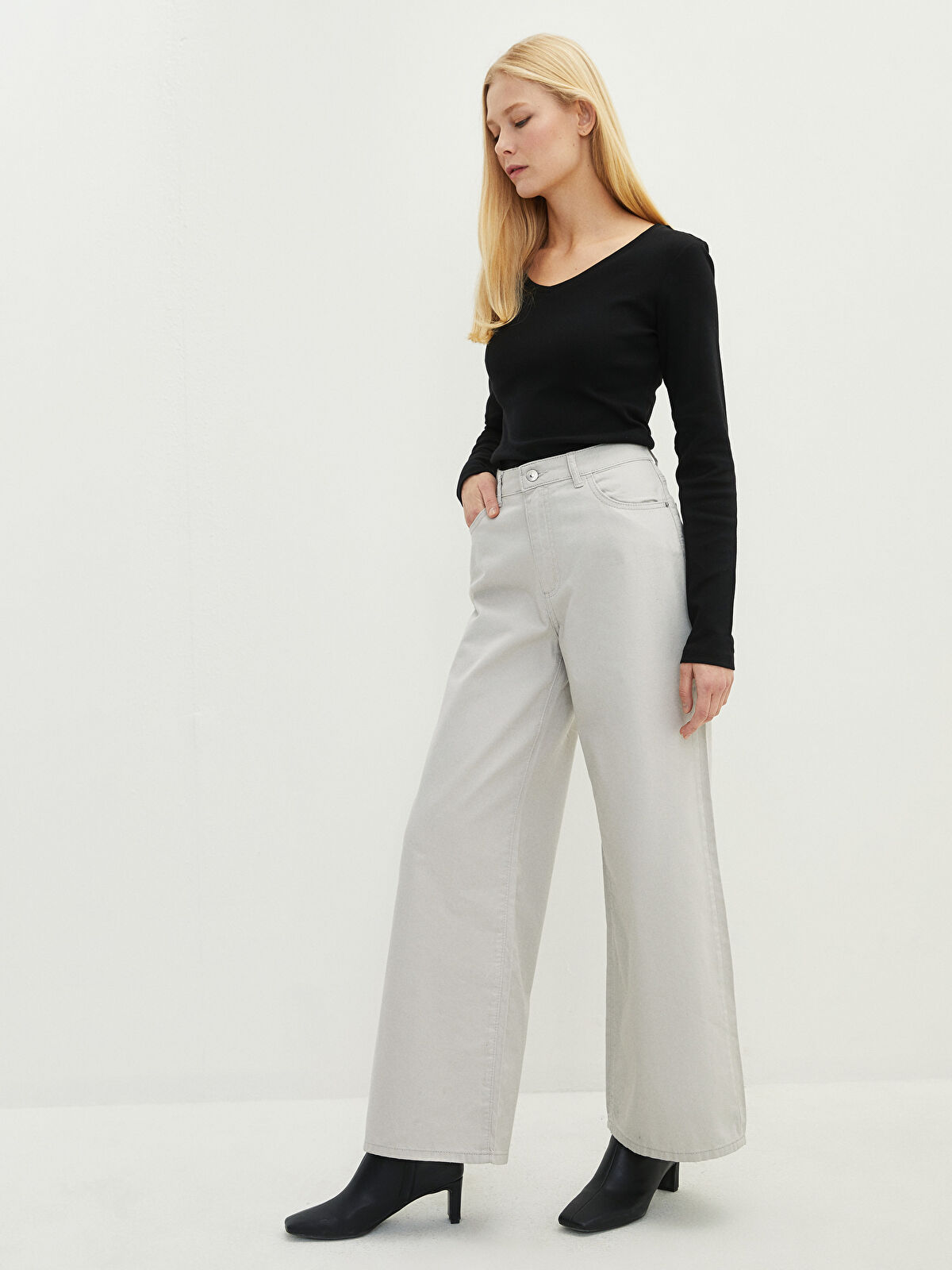 LCW CLASSIC Standart Fit Cep Detaylı Geniş Paça Kadın Jean Pantolon