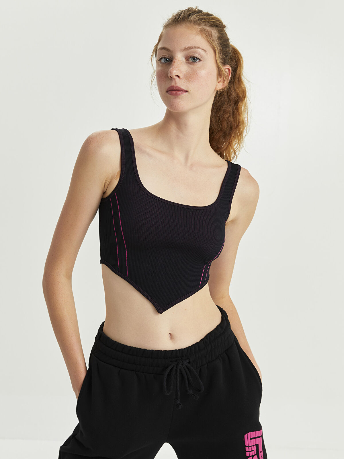 XSIDE U Yaka Şerit Detaylı Crop Kadın Spor Atlet XSIDE U Yaka Şerit Detaylı Crop Kadın Spor Atlet