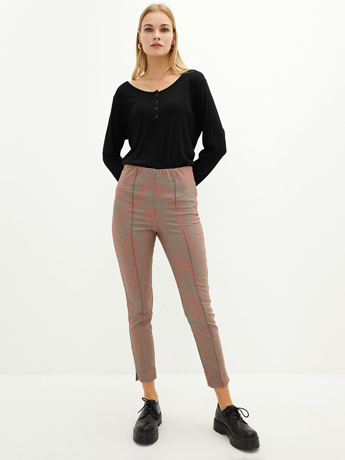 LCW BASIC Beli Fermuarlı Ekose Dar Fit Kadın Havuç Pantolon