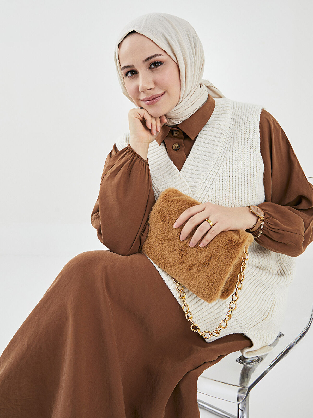 Zincir Askılı Pelüş Kadın Baget Çanta