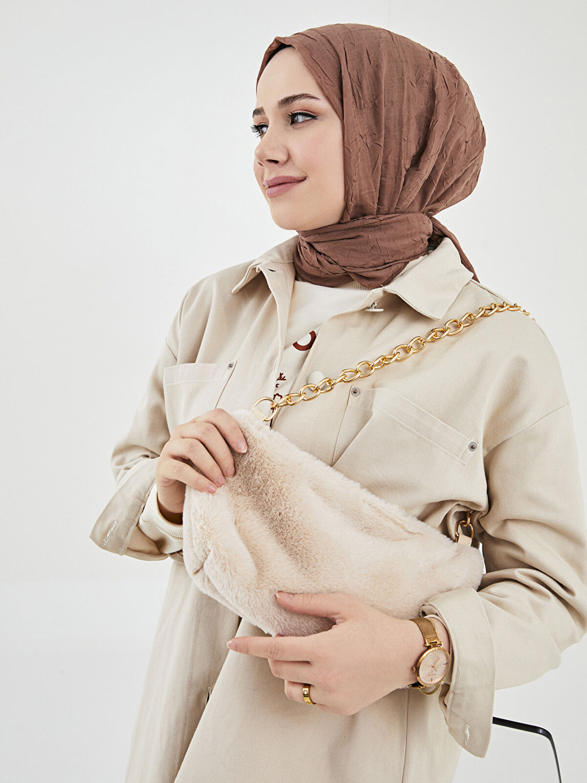 Zincir Askılı Pelüş Kadın Baget Çanta