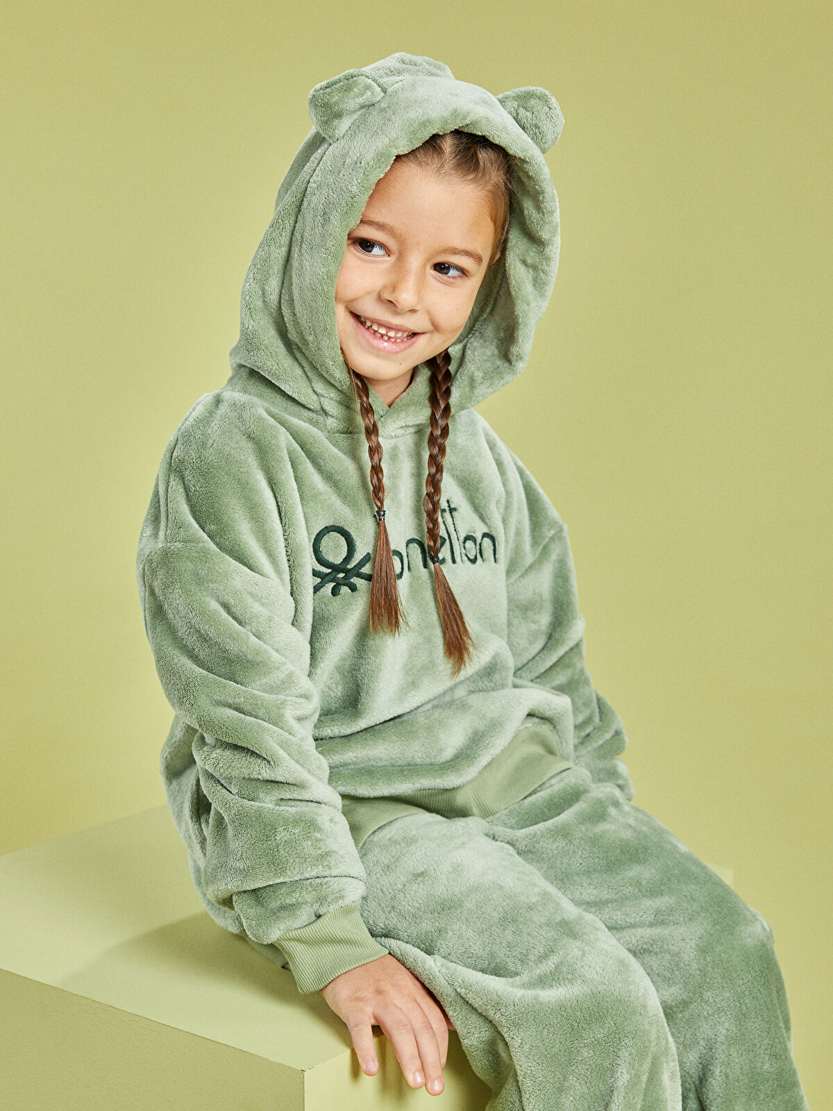 Benetton Kapüşonlu Nakış Detaylı Uzun Kollu Polar Kız Çocuk Sweatshirt