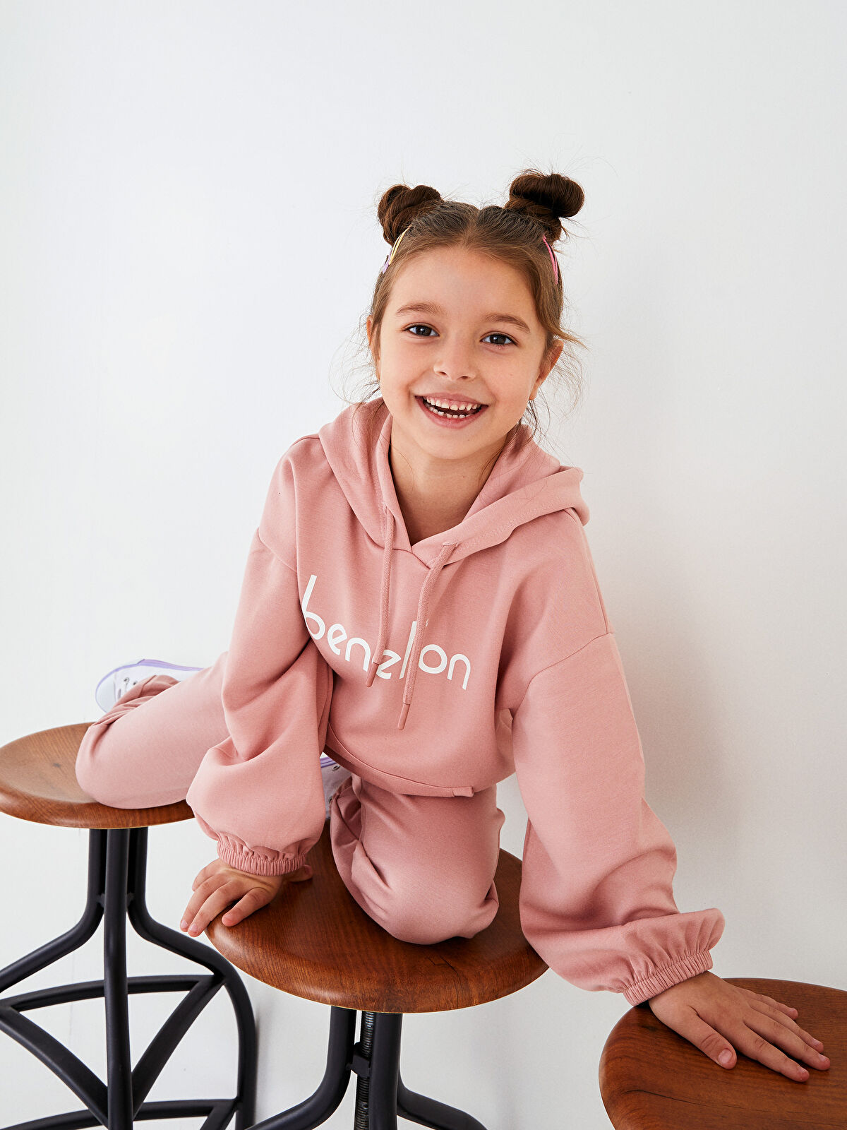 Benetton Kapüşonlu Kabartma Yazı Detaylı Uzun Kollu Kız Çocuk Sweatshirt Benetton Kapüşonlu Kabartma Yazı Detaylı Uzun Kollu Kız Çocuk Sweatshirt