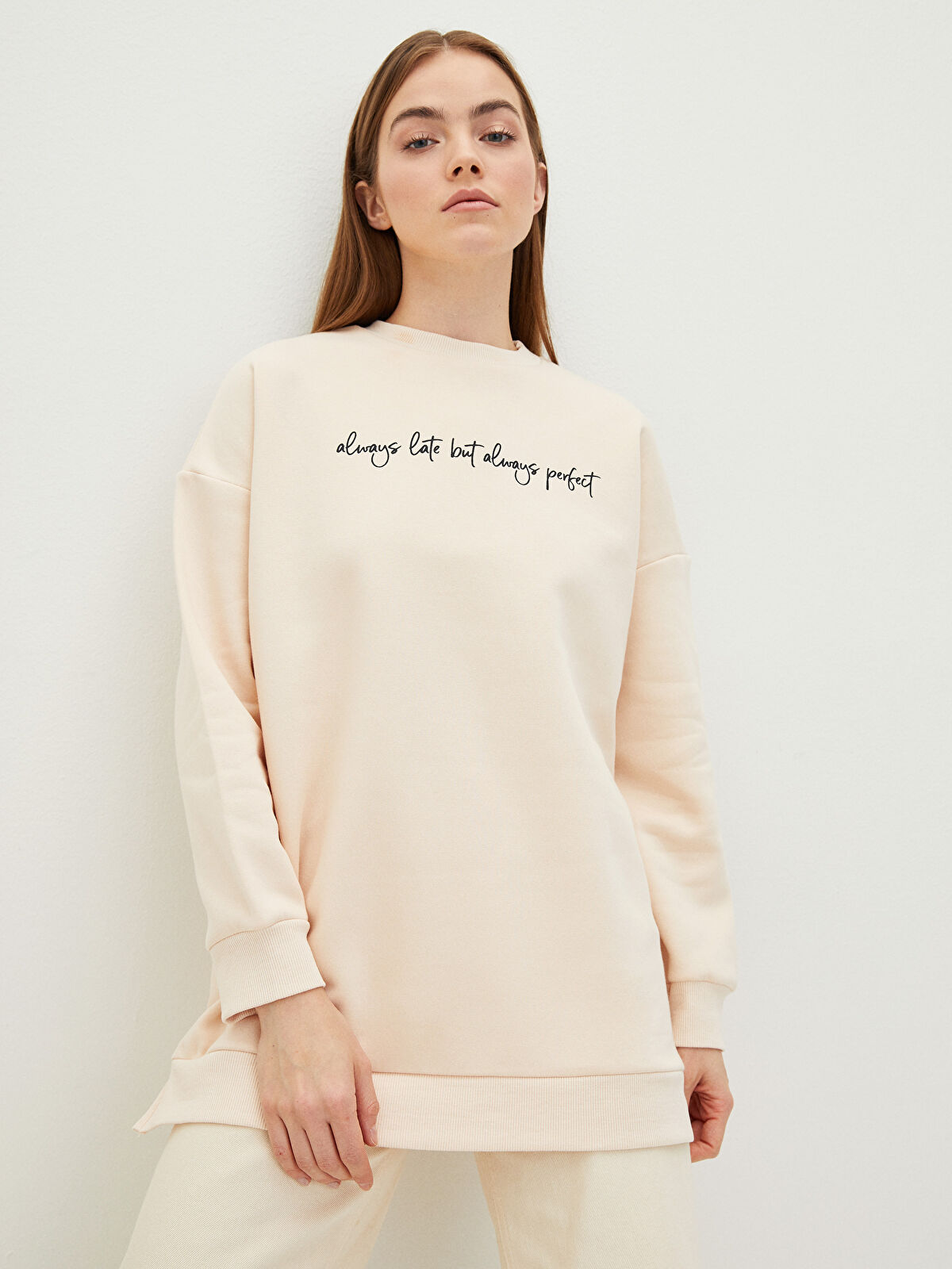 MODEST Bisiklet Yaka Yazı Baskılı Uzun Kollu Oversize Kadın Tunik