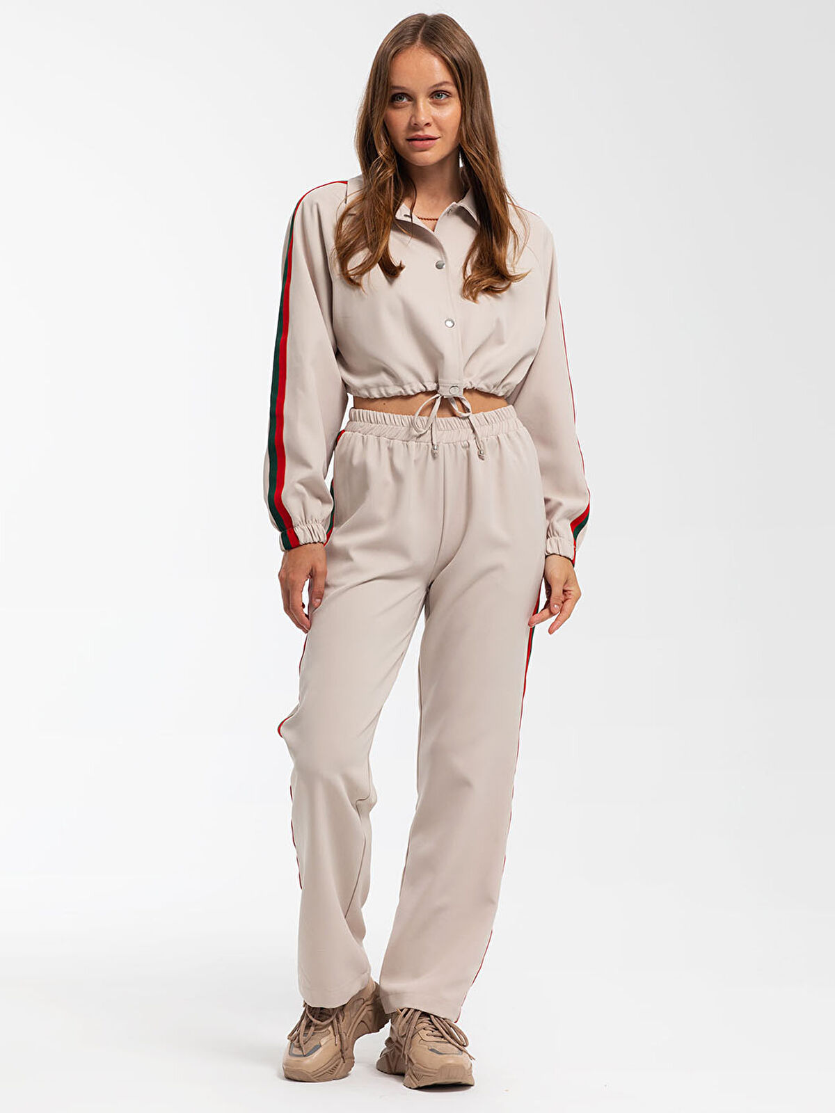 Nisan Triko Gömlek Yaka Düz Uzun Kollu Kadın Sweatshirt Nisan Triko Gömlek Yaka Düz Uzun Kollu Kadın Sweatshirt