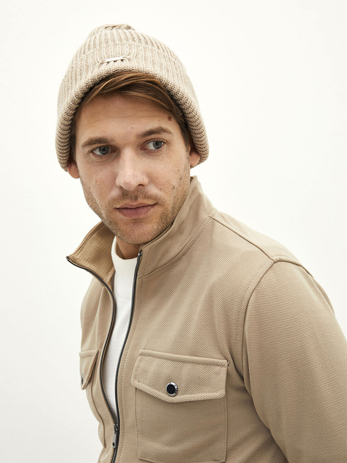 Etiket Detaylı Erkek Triko Bere