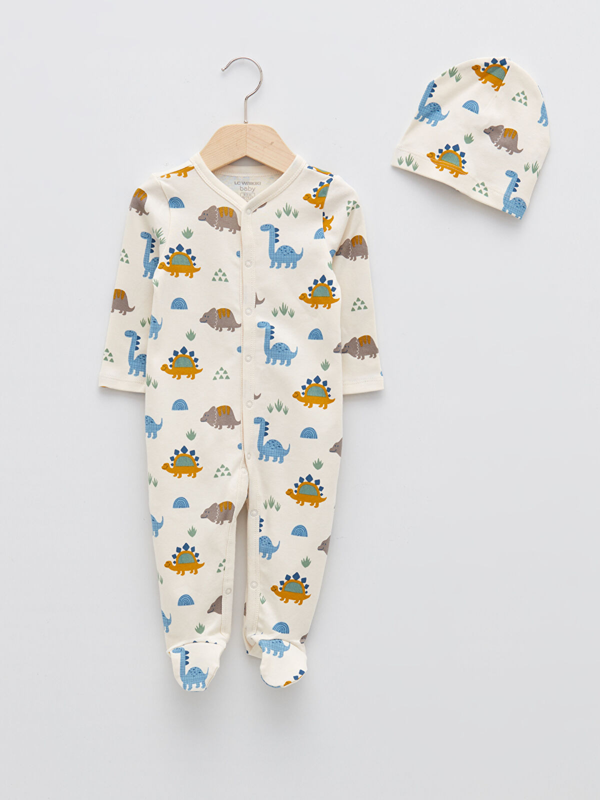 V Yaka Uzun Kollu Baskılı Pamuklu Erkek Bebek Tulum ve Bere 2'li Takım