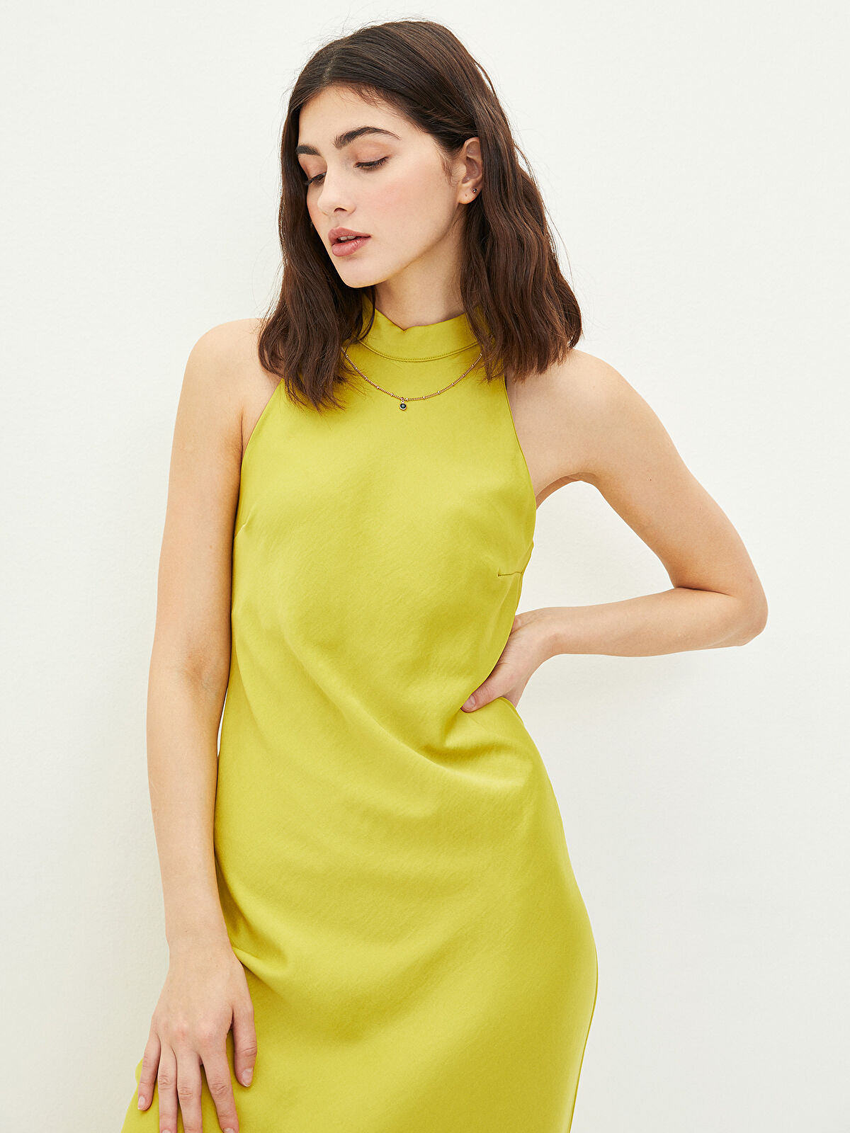 LCW LIMITED Halter Yaka Düz Kolsuz Saten Kadın Elbise LCW LIMITED Halter Yaka Düz Kolsuz Saten Kadın Elbise