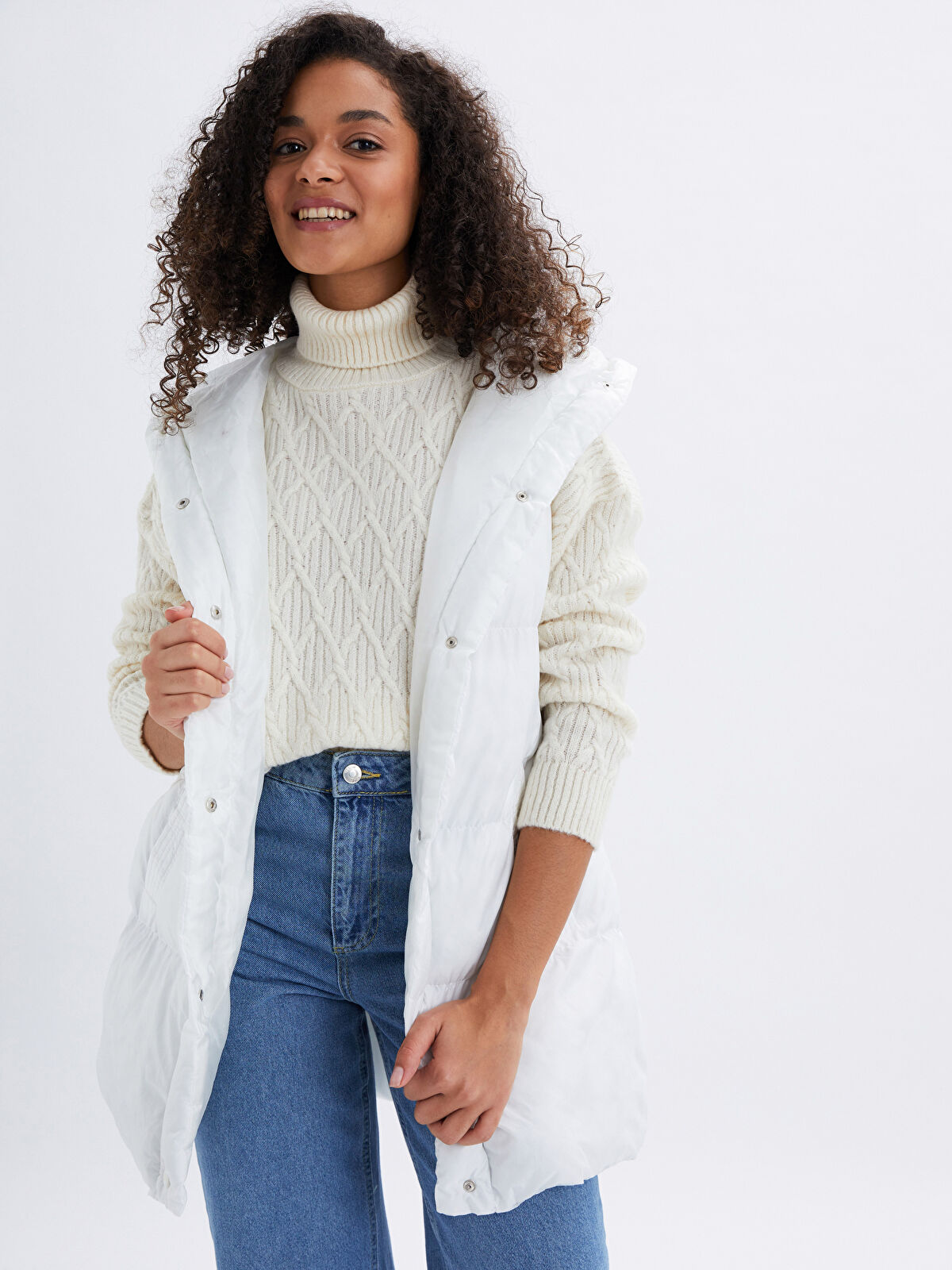 QUZU Kapüşonlu Düz Kemer Detaylı Kadın Şişme Yelek QUZU Kapüşonlu Düz Kemer Detaylı Kadın Şişme Yelek