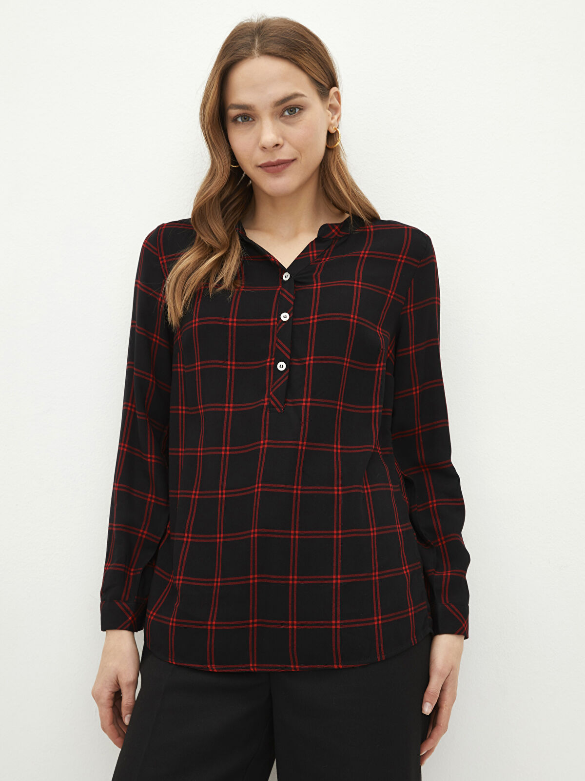 LCW CLASSIC Kaçık Yaka Ekose Uzun Kollu Viskon Kadın Bluz