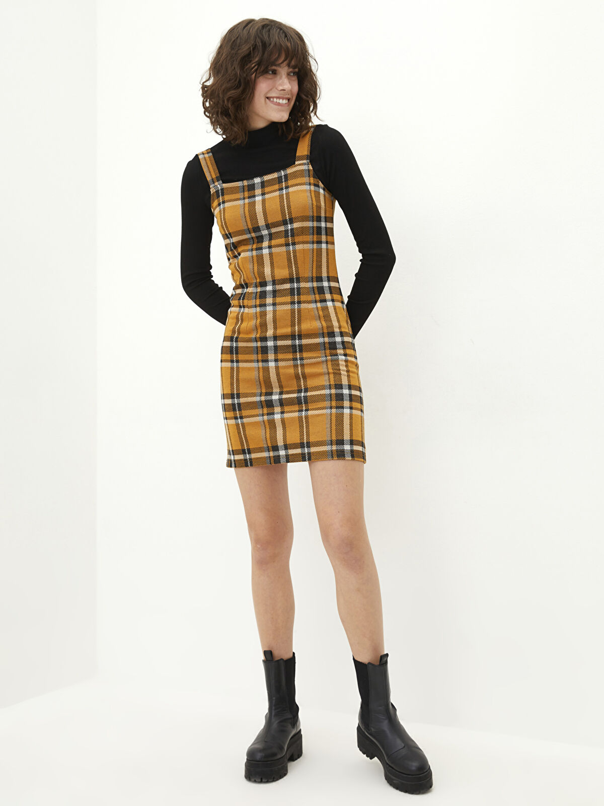 LCW CASUAL Kare Yaka Ekose Askılı Kadın Salopet