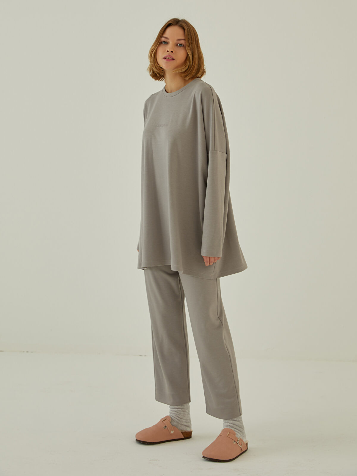 QOOQ STORE Bisiklet Yaka Yazı Baskılı Uzun Kollu Modal Kadın Sweatshirt QOOQ STORE Bisiklet Yaka Yazı Baskılı Uzun Kollu Modal Kadın Sweatshirt