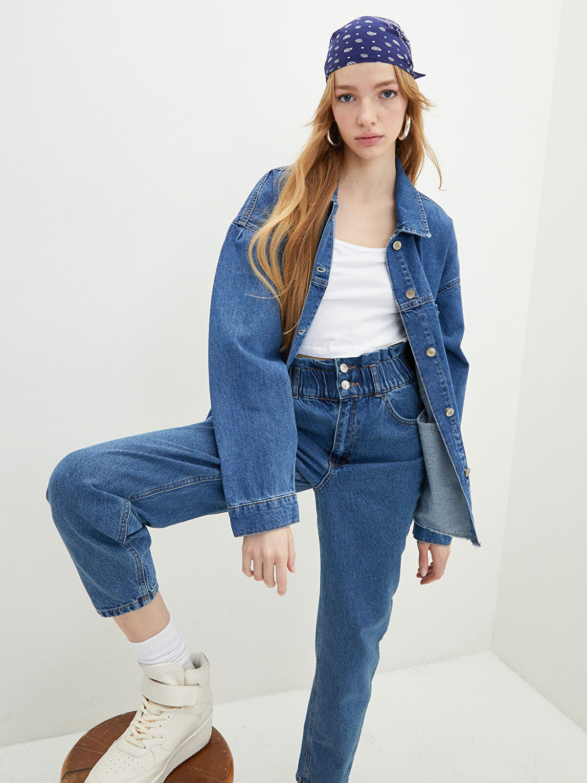 Gömlek Yaka Düz Cep Detaylı Uzun Kollu Kadın Rodeo Jean Ceket