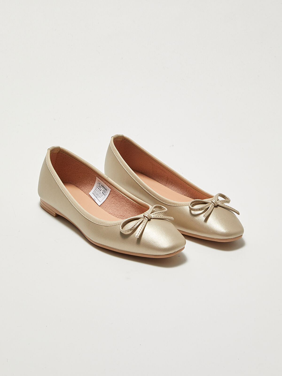 Deri Görünümlü Fiyonk Detaylı Kadın Babet