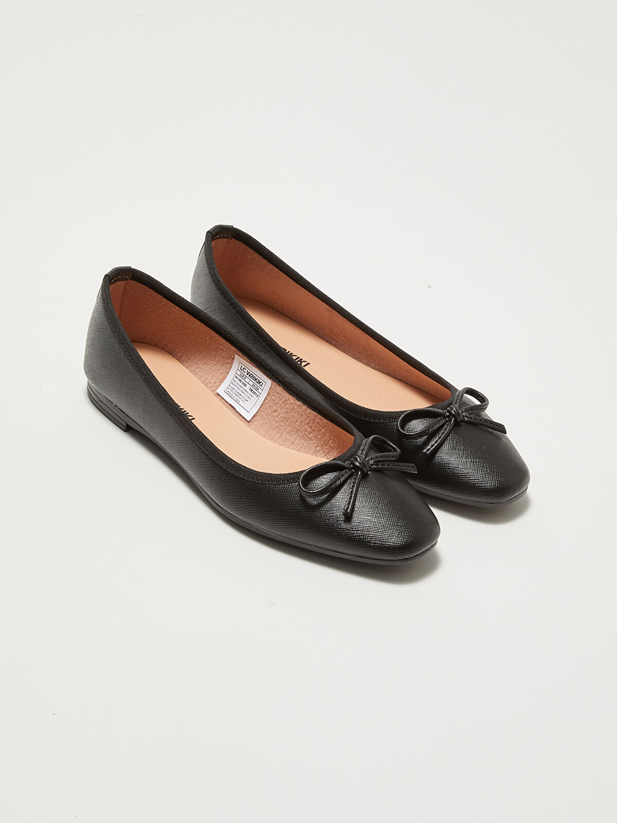 Deri Görünümlü Fiyonk Detaylı Kadın Babet