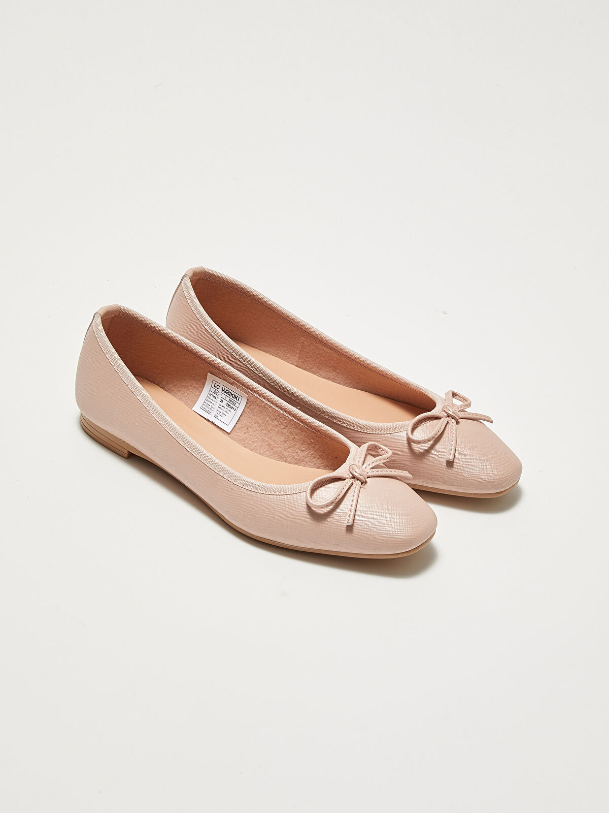 Deri Görünümlü Fiyonk Detaylı Kadın Babet