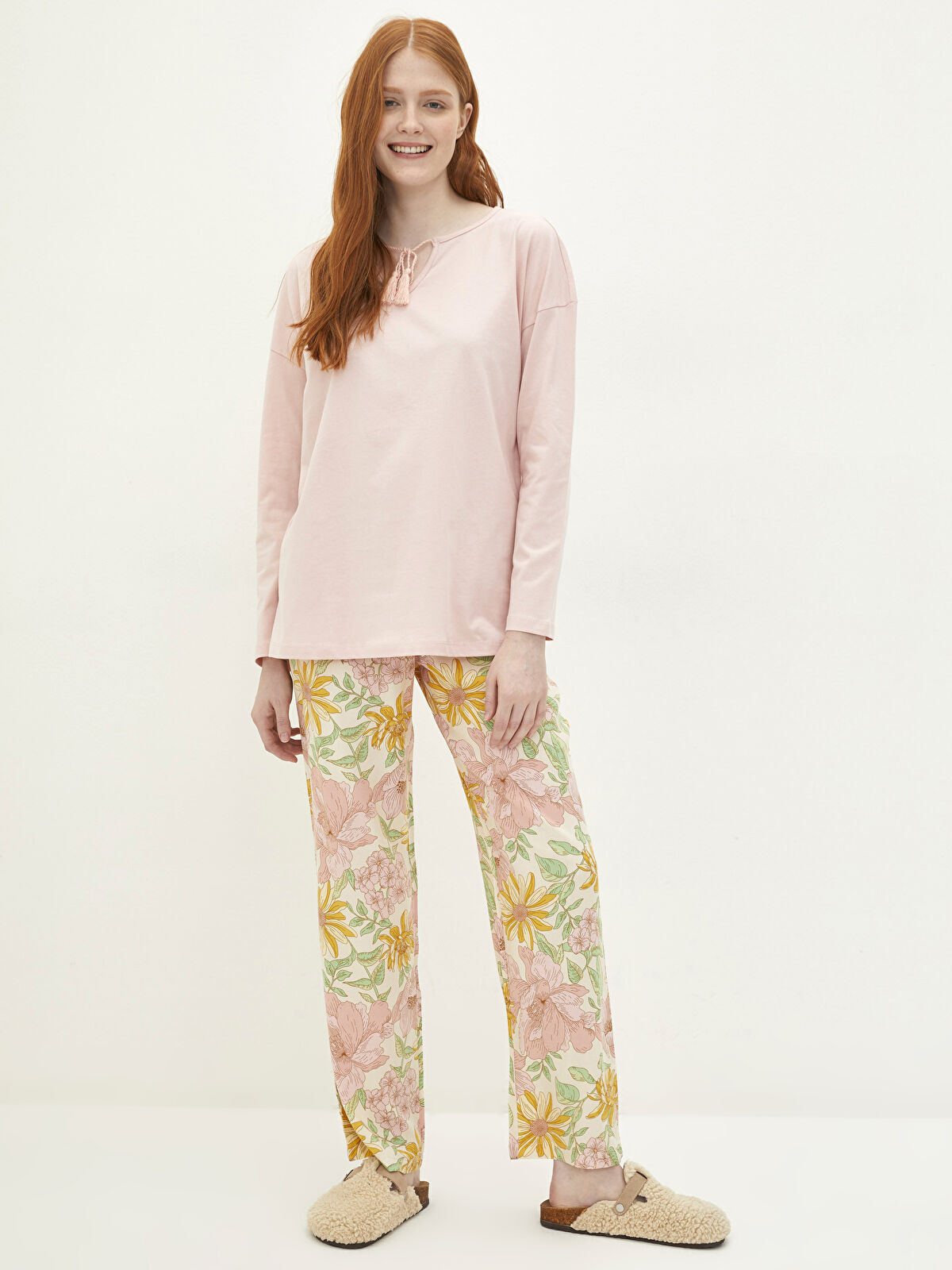 LCW DREAM Bağlamalı Yaka Çiçekli Uzun Kollu Kadın Pijama Takımı LCW DREAM Bağlamalı Yaka Çiçekli Uzun Kollu Kadın Pijama Takımı