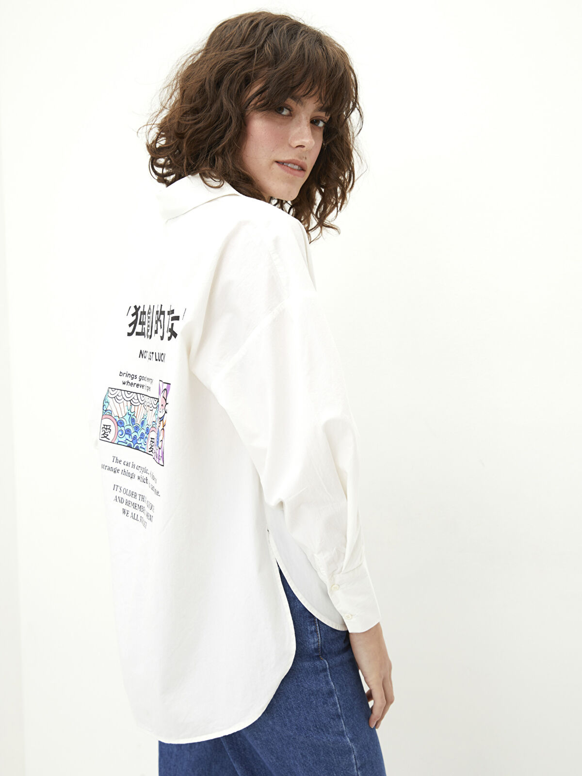 LCW CASUAL Önden Düğme Kapamalı Baskılı Uzun Kollu Poplin Kadın Tunik LCW CASUAL Önden Düğme Kapamalı Baskılı Uzun Kollu Poplin Kadın Tunik