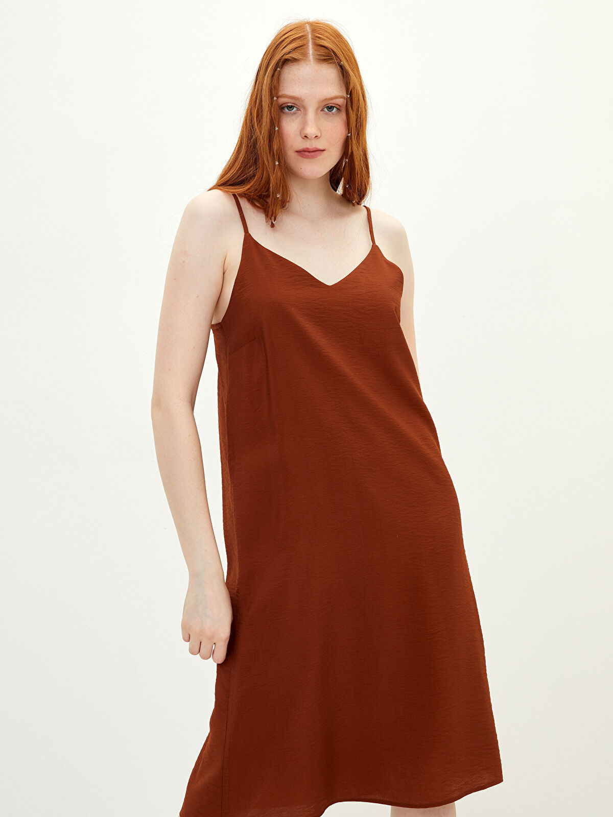 LCW DREAM V Yaka Düz Askılı Viskon Kadın Gecelik