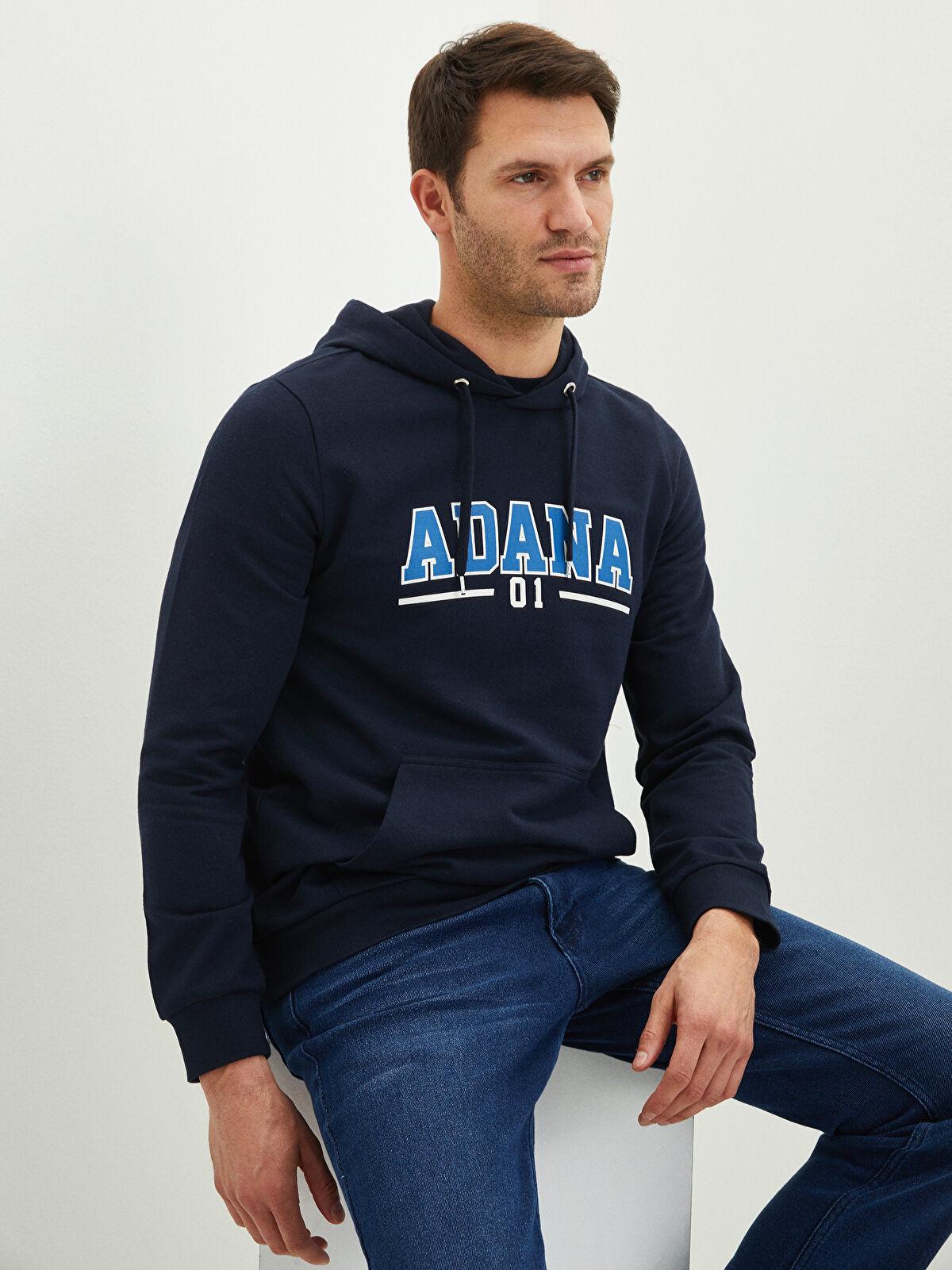 LCW CLASSIC Kapüşonlu Uzun Kollu Adana Baskılı Erkek Sweatshirt