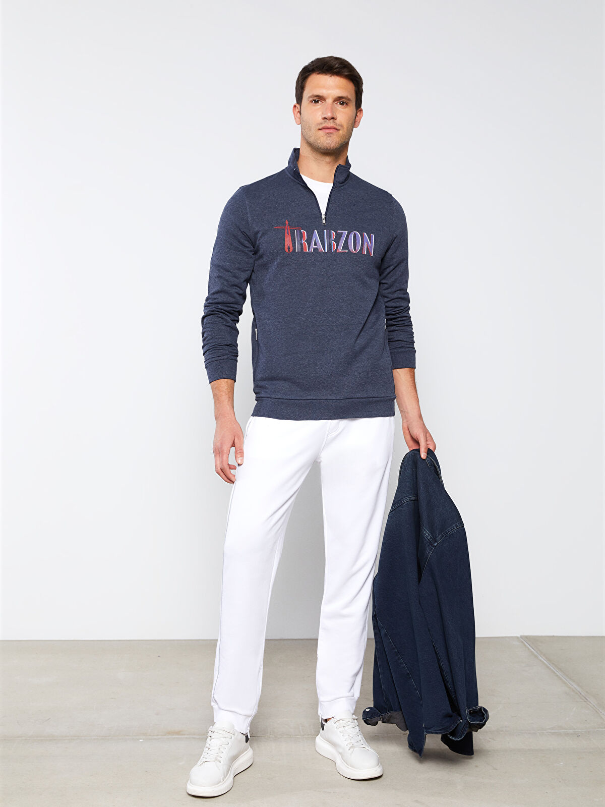 LCW CLASSIC Dik Yaka Uzun Kollu Trabzon Baskılı Erkek Sweatshirt LCW CLASSIC Dik Yaka Uzun Kollu Trabzon Baskılı Erkek Sweatshirt