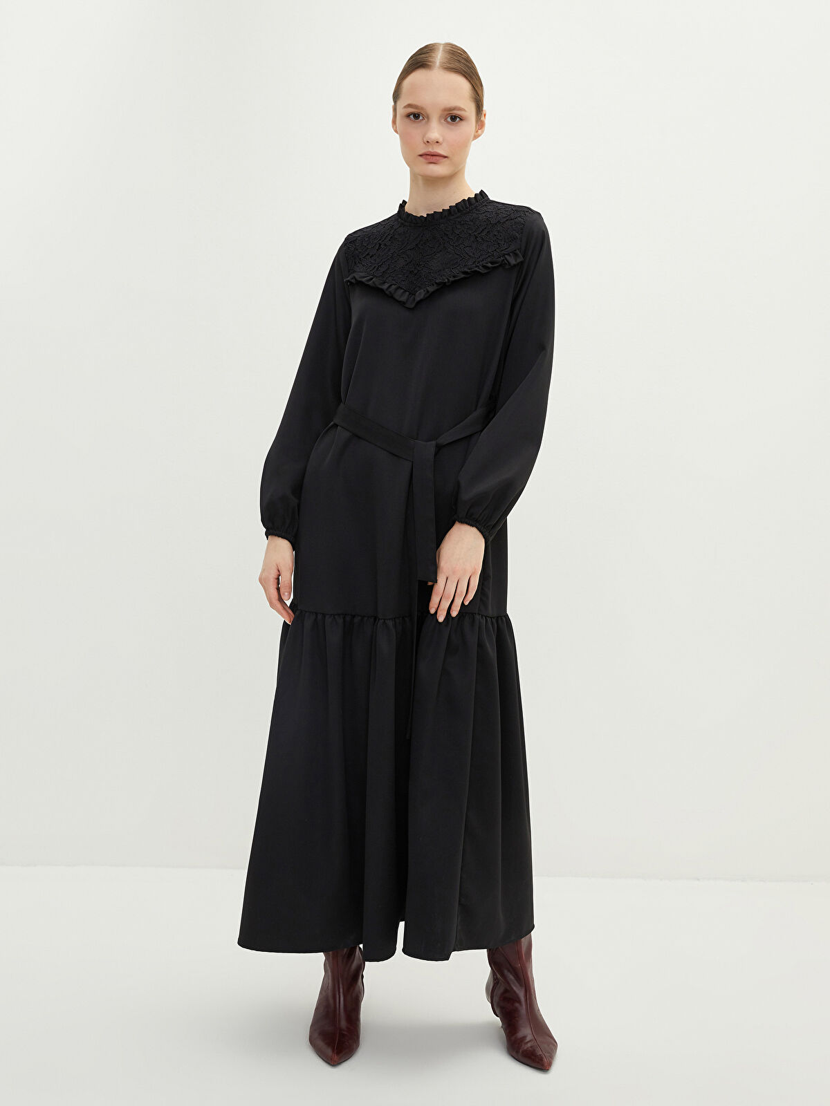 MODEST Fırfırlı Dik Yaka Nakışlı Beli Bağlama Detaylı Uzun Kollu Kadın Elbise