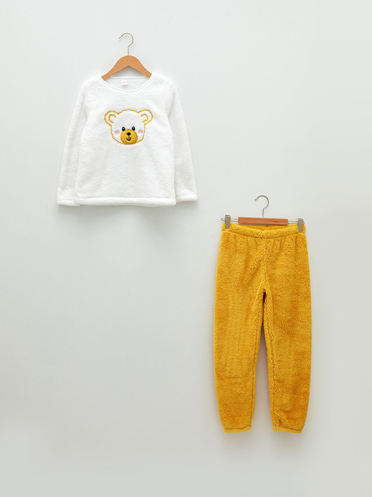 Bisiklet Yaka Nakışlı Uzun Kollu Pelüş Kız Çocuk Pijama Takımı